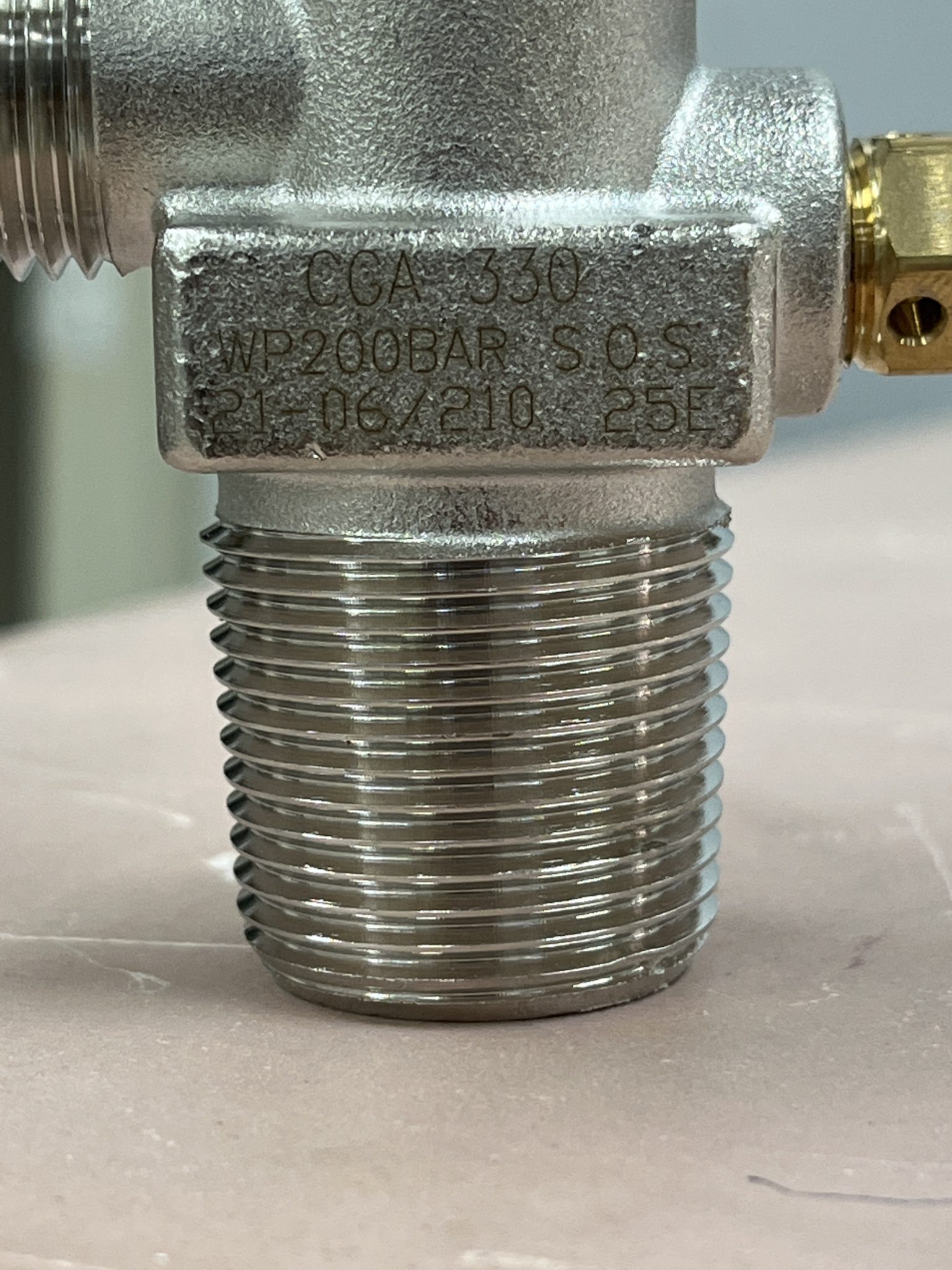 valve CGA 330 25E (brass) Italy #4027 – Airgas