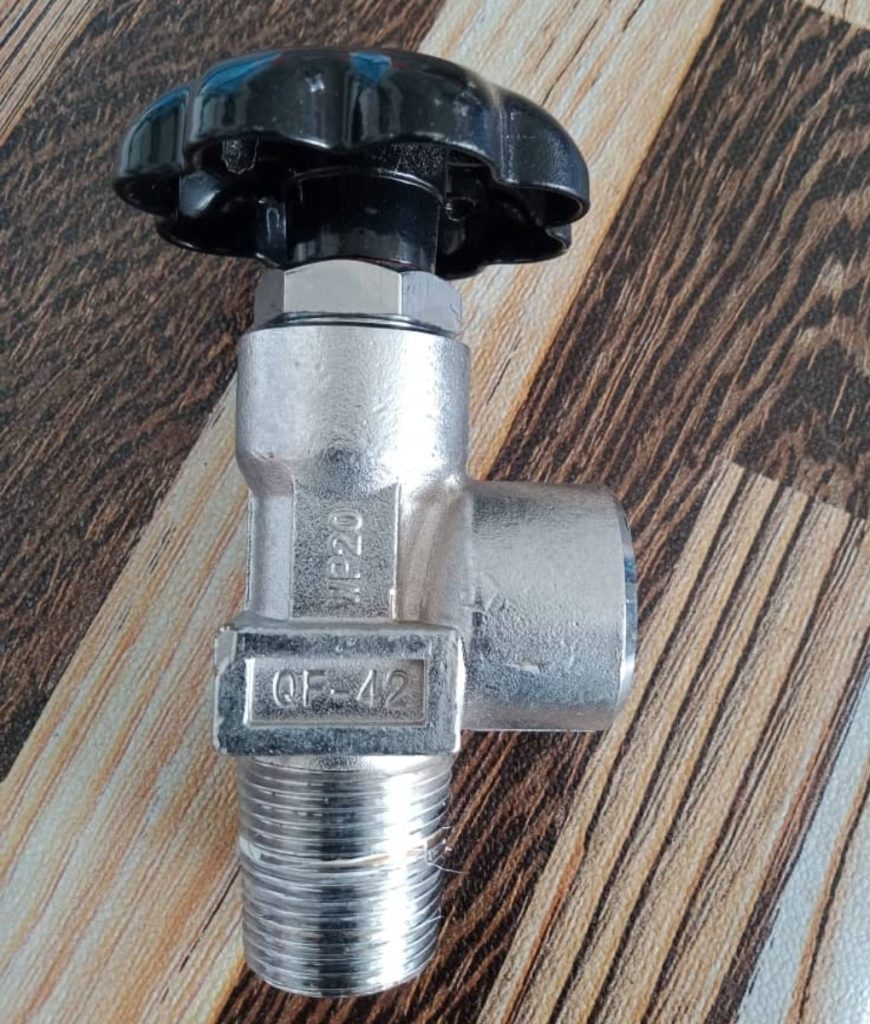 valve* for QF-42, WP150bar, BS3 brass with E25, for medical oxygen – Airgas